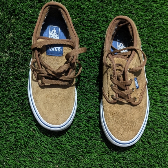 Vans | Shoes | Vans Low Top Sneaker Size 4 Youth | Poshmark